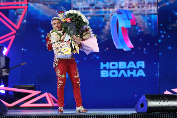 Глюк’oZa в «голом» платье и танцы под Орейро: открытие «Новой волны» в Сочи | STARHIT